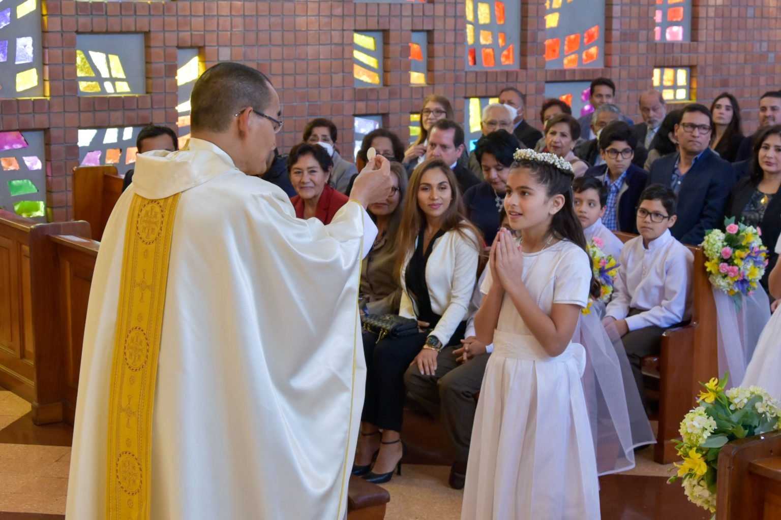 Primera Comunión de 4to de primaria – Carmelitas